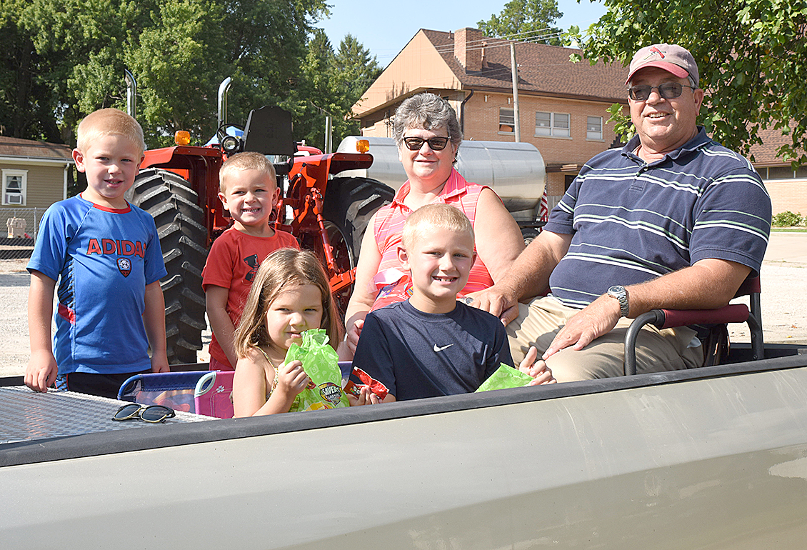Hursts named Atchison County Fair 2017 Parade Grand Marshals - Farmer ...