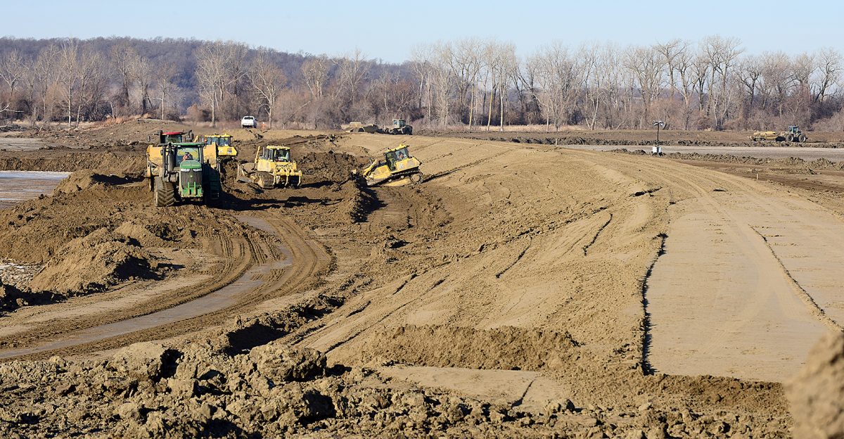 24/7: Levee work never stops - Farmer Publishing