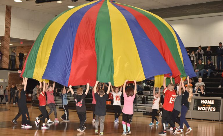 Tarkio students keep the parachute routine alive - Farmer Publishing