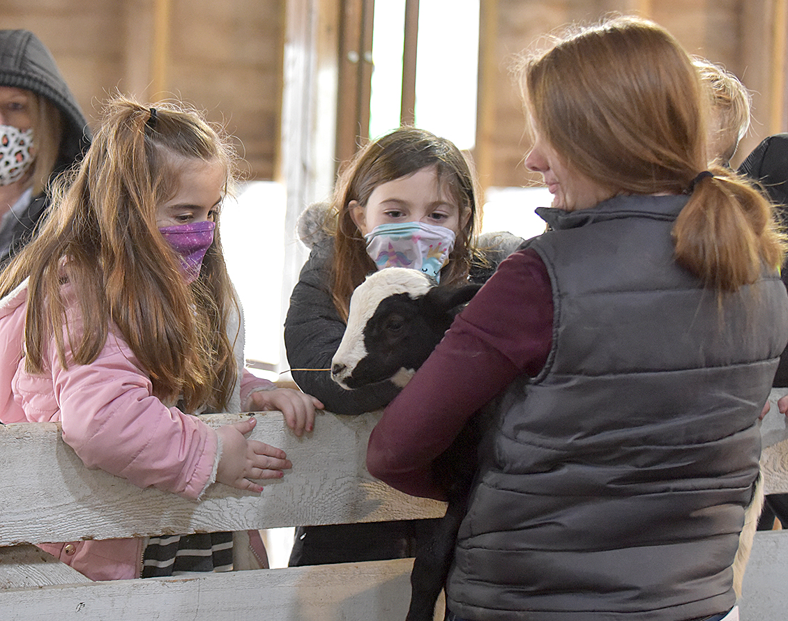 Rock Port FFA Chapter hosts a petting zoo - Farmer Publishing