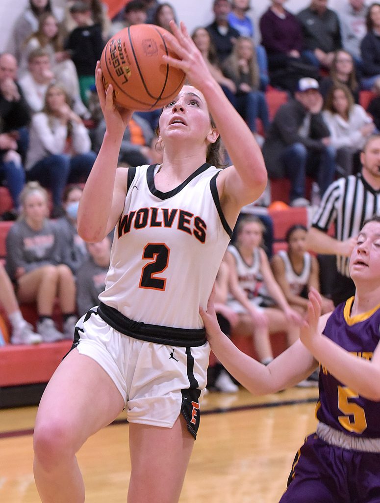 Natalie Hedlund scores 1,000th point - Farmer Publishing