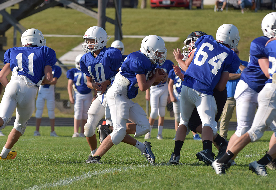 Rock Port and EA meet in junior high football action - Farmer Publishing