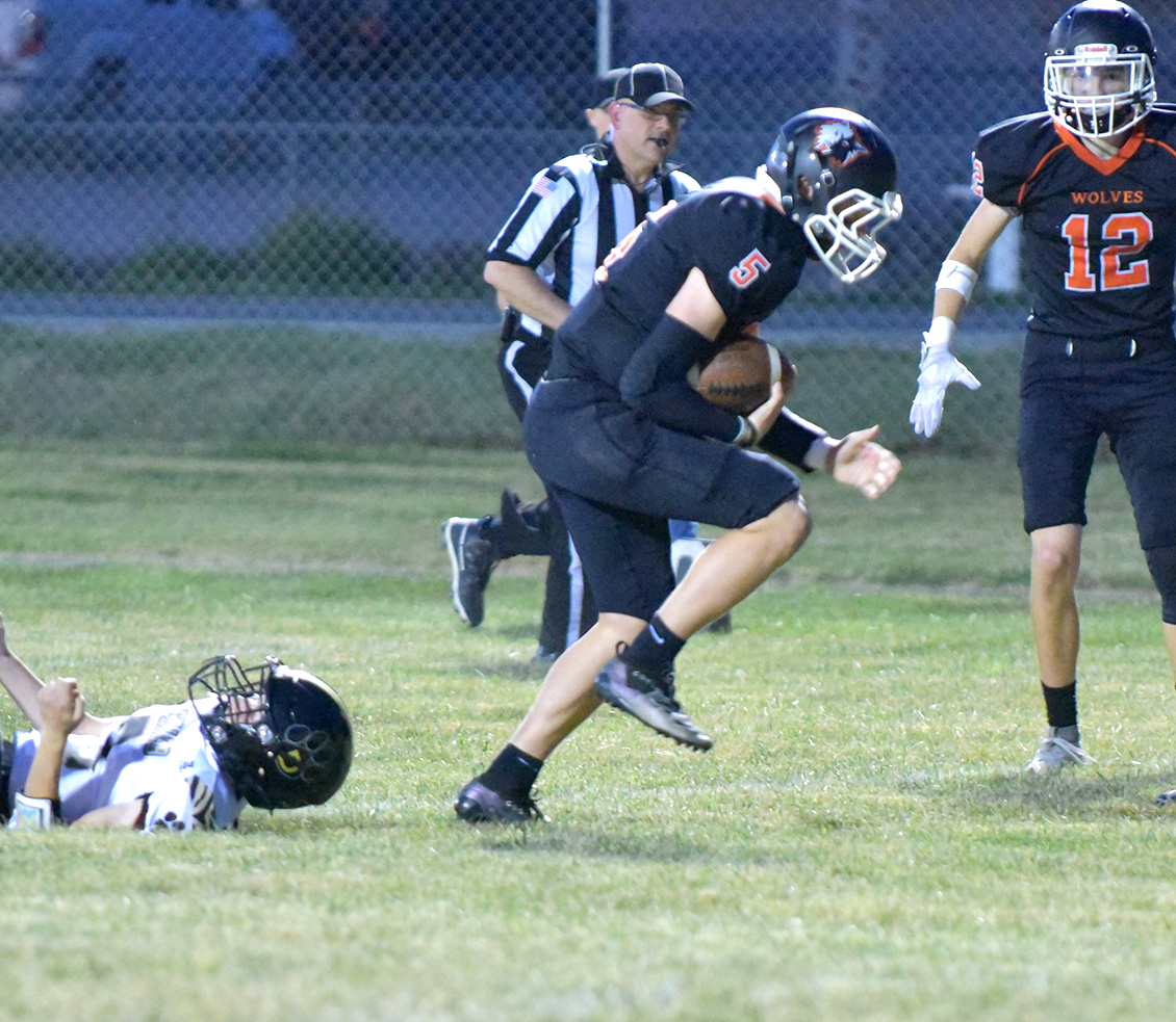 EA Wolves down the DeKalb Tigers 72-0 - Farmer Publishing