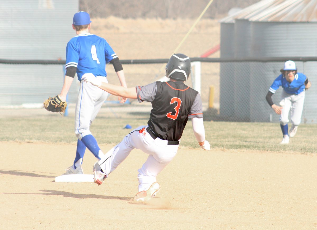 Wolves fall to NEN Bluejays - Farmer Publishing