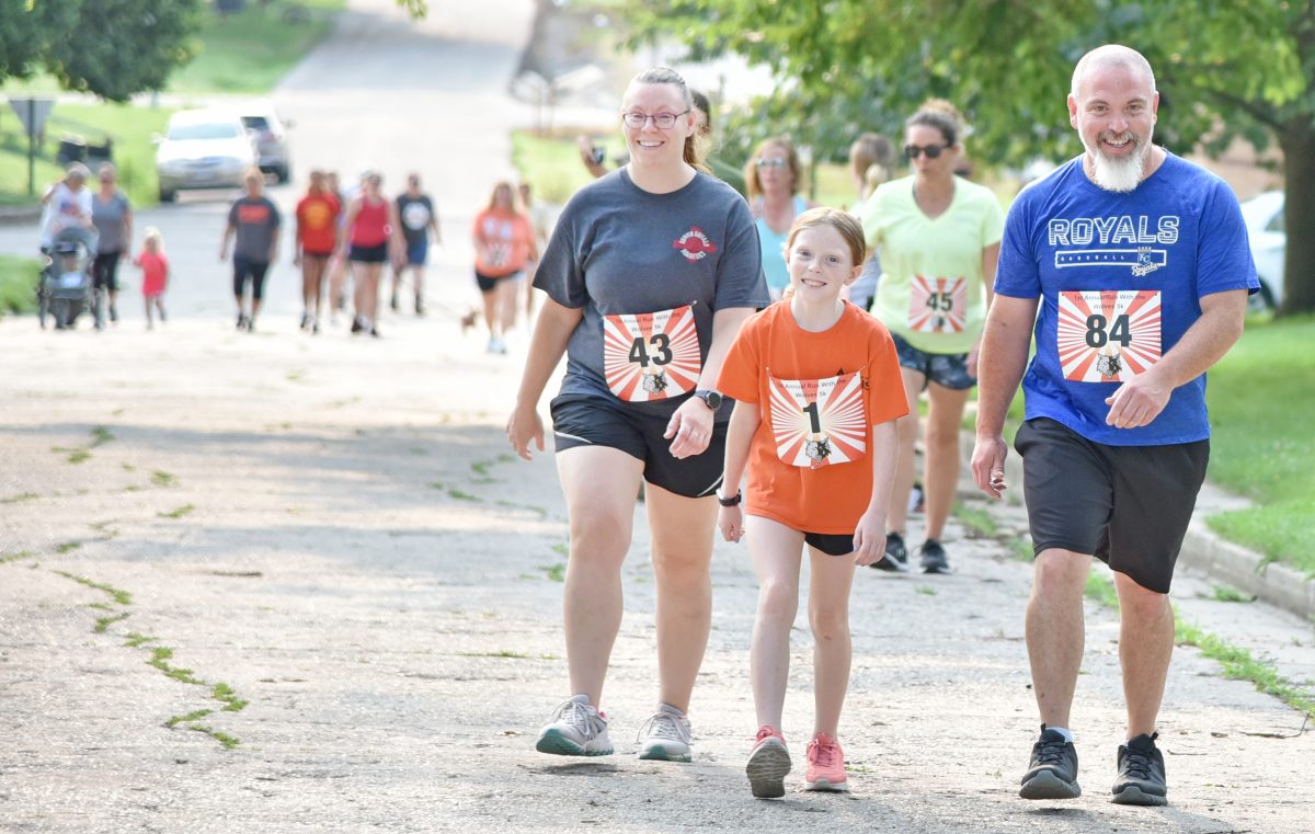 EA Cross Country Team hosts Run with the Wolves 5K - Farmer Publishing