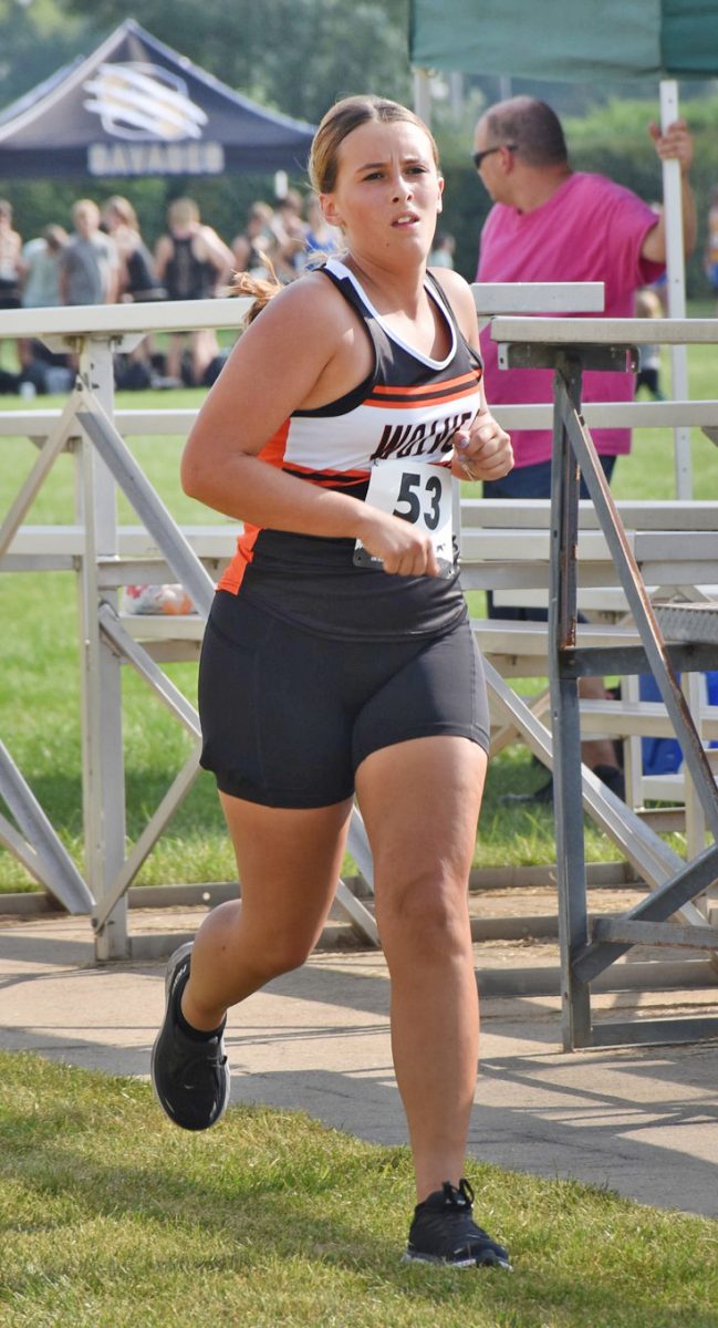 Cross country runners kick off season at Spoofhound Invitational