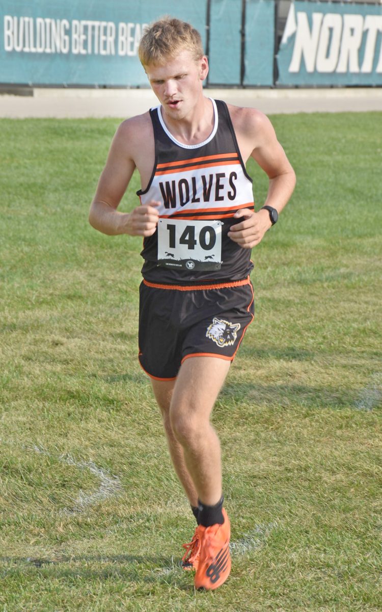 Cross country runners kick off season at Spoofhound Invitational ...