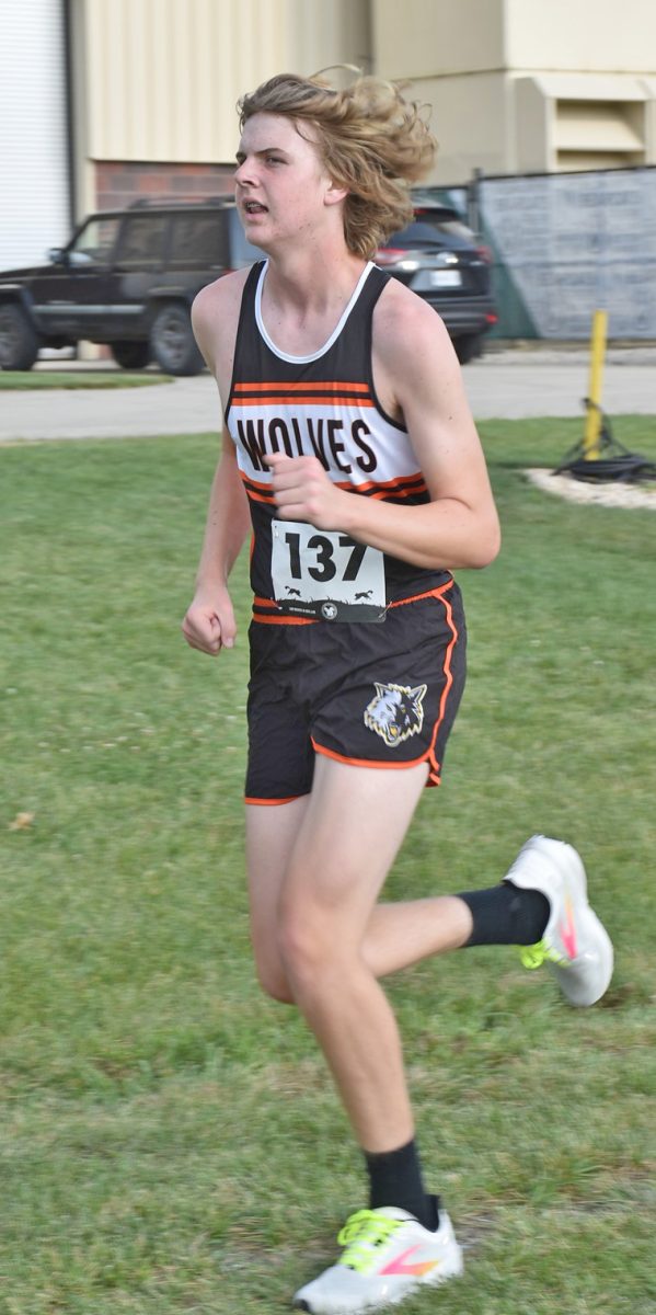 Cross country runners kick off season at Spoofhound Invitational ...