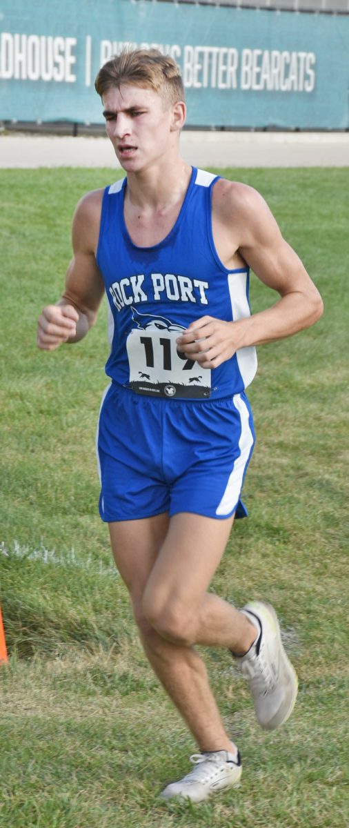 Cross country runners kick off season at Spoofhound Invitational ...