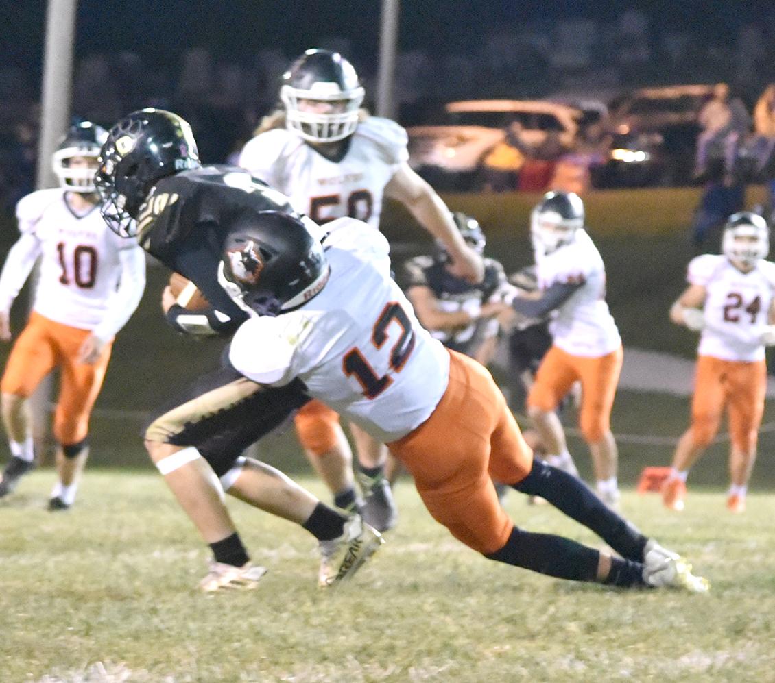 EA Wolves take a bite out of DeKalb Tigers - Farmer Publishing