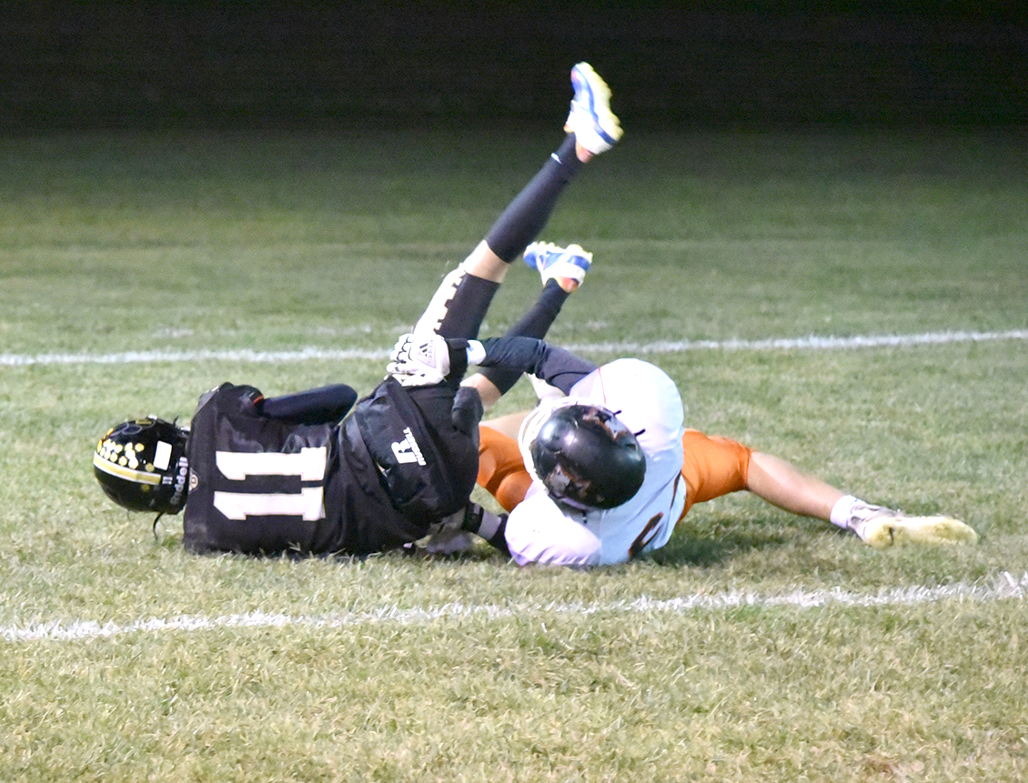 EA Wolves take a bite out of DeKalb Tigers - Farmer Publishing