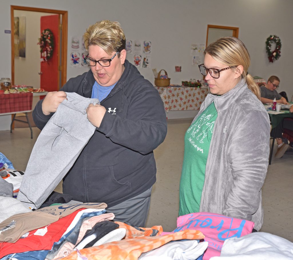 Hoot & Holler and Hope N Reigns hold open houses - Farmer Publishing