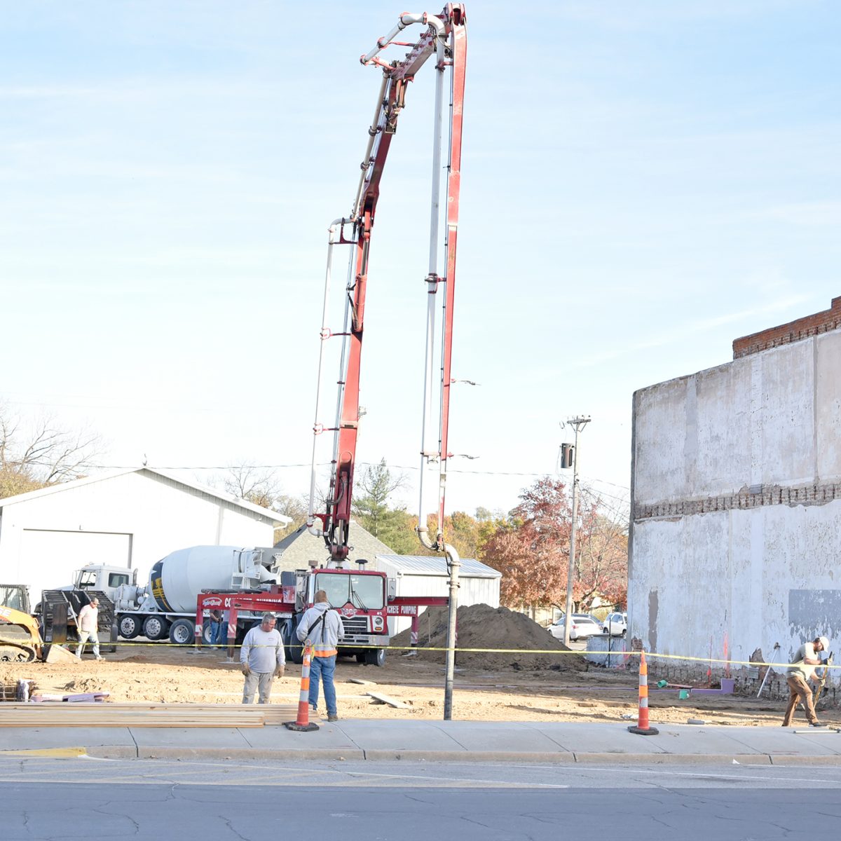 Work continues on new Stoner Drug building - Farmer Publishing