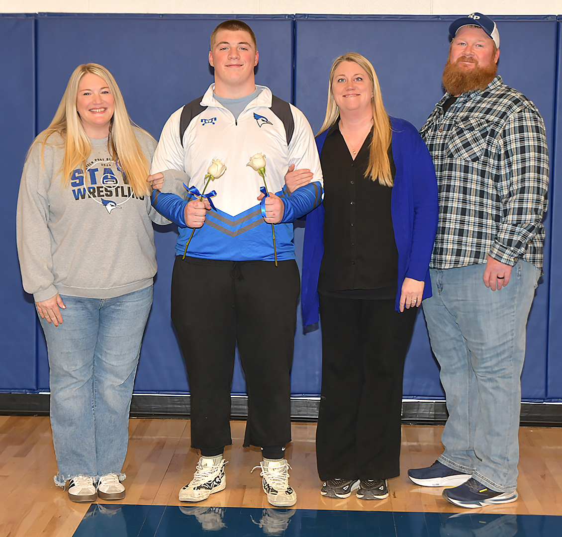 Rock Port wrestlers host scramble and senior parents’ night - Farmer ...