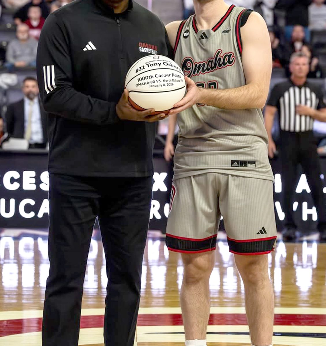 Osburn scores 1,000th career point - Farmer Publishing