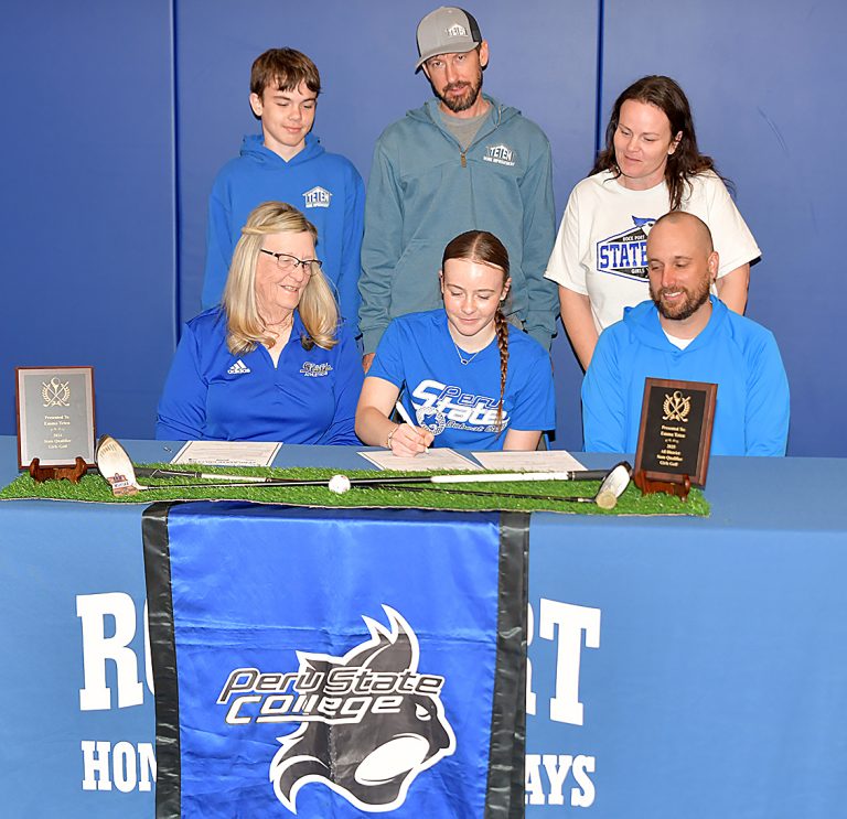 Emma Teten signs with Peru State College - Farmer Publishing